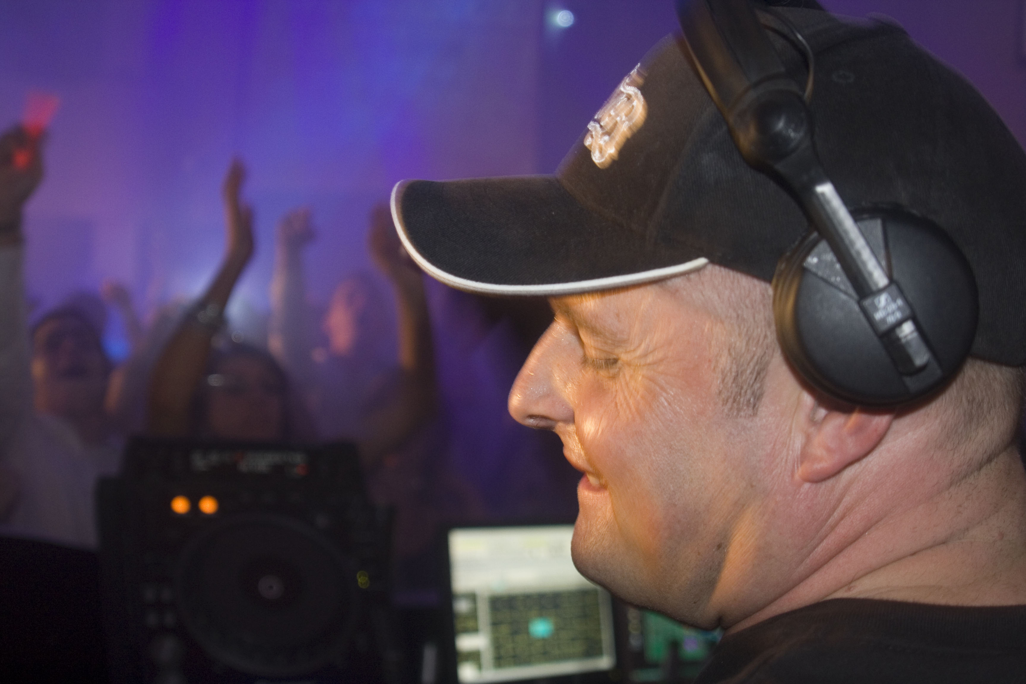 The Official Dave Pearce Website - Multimedia > Press Kit