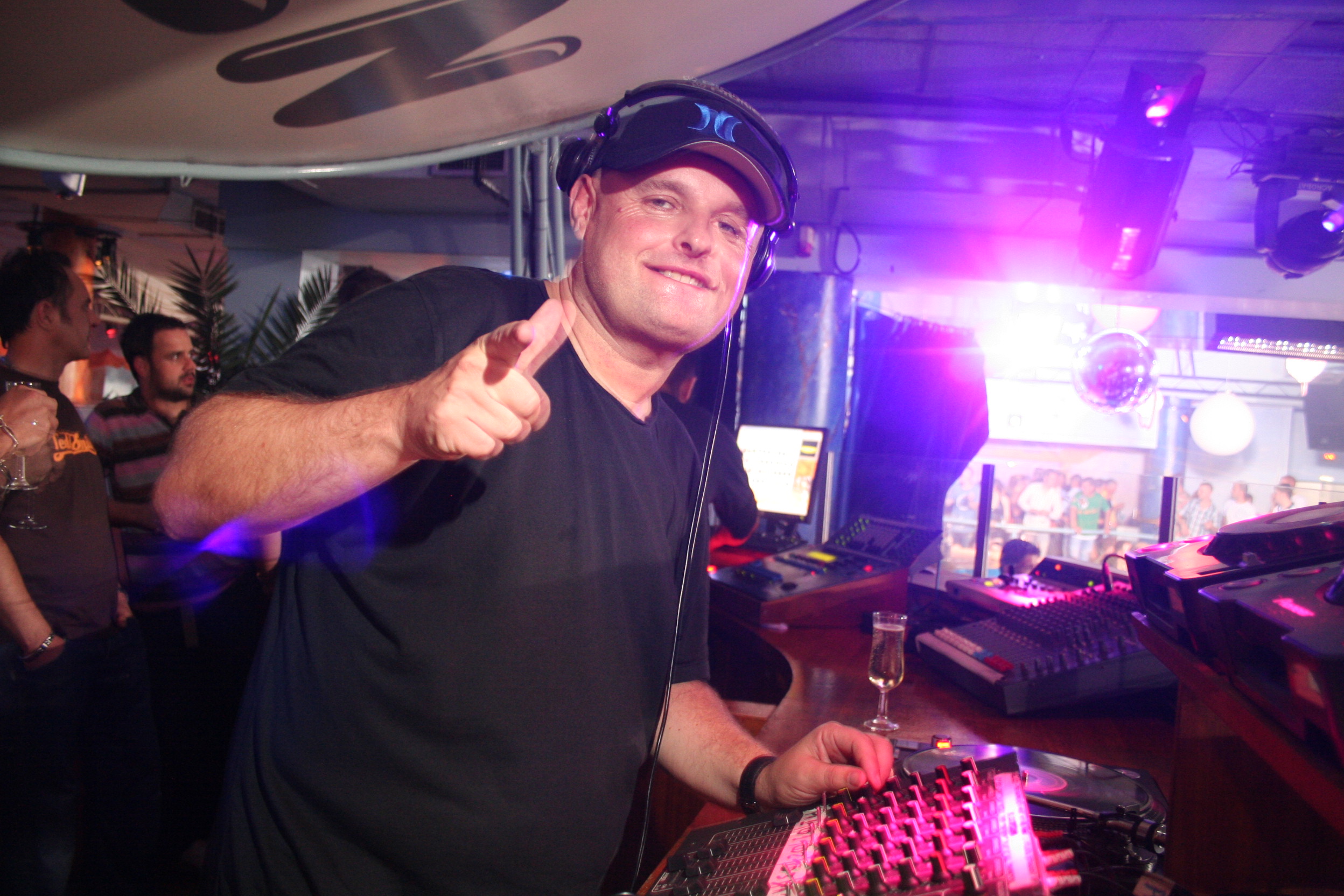The Official Dave Pearce Website - Multimedia > Press Kit