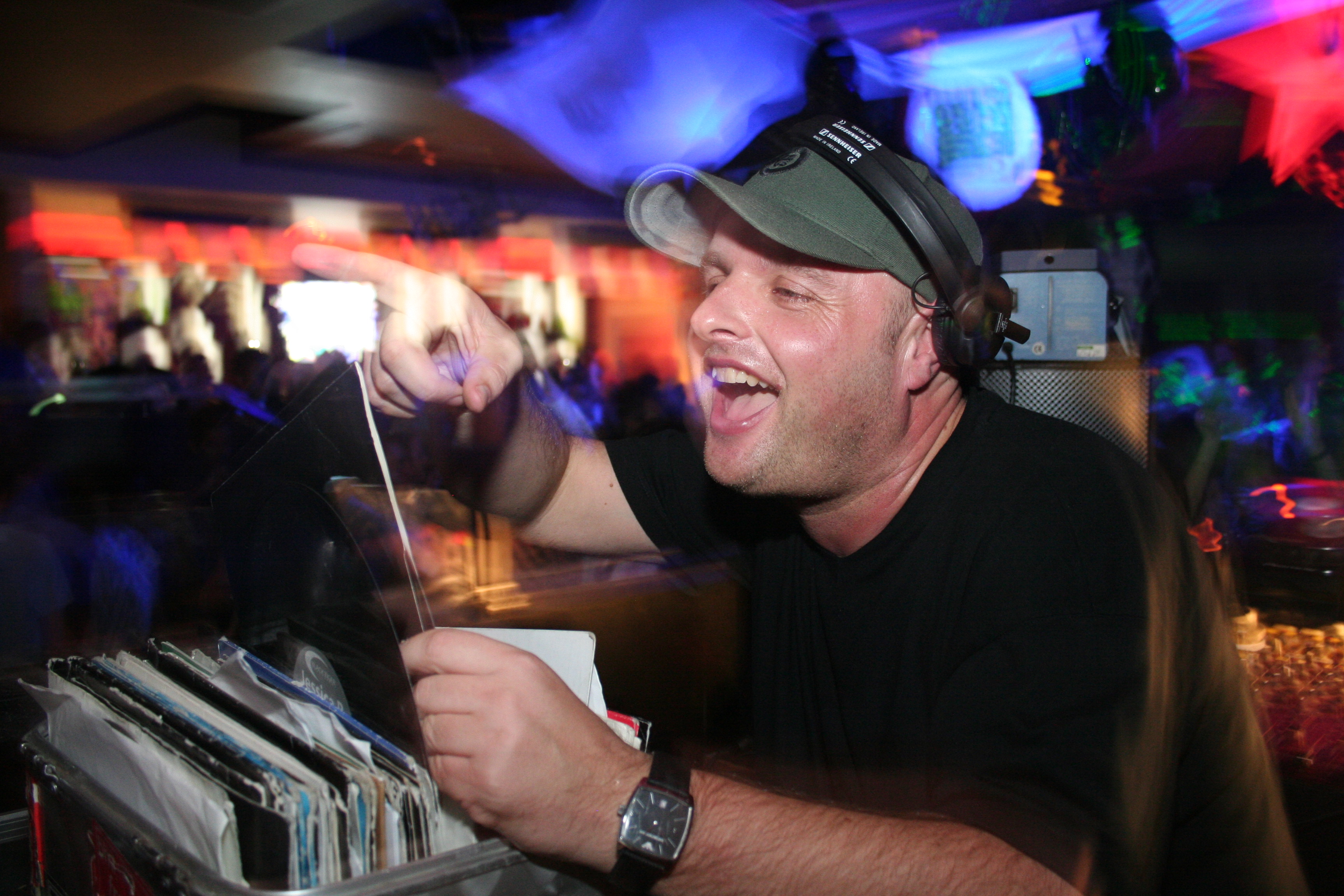 The Official Dave Pearce Website - Multimedia > Press Kit